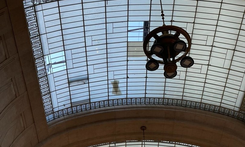 Il vento forte ha danneggiato la Stazione Centrale e il Castello ...