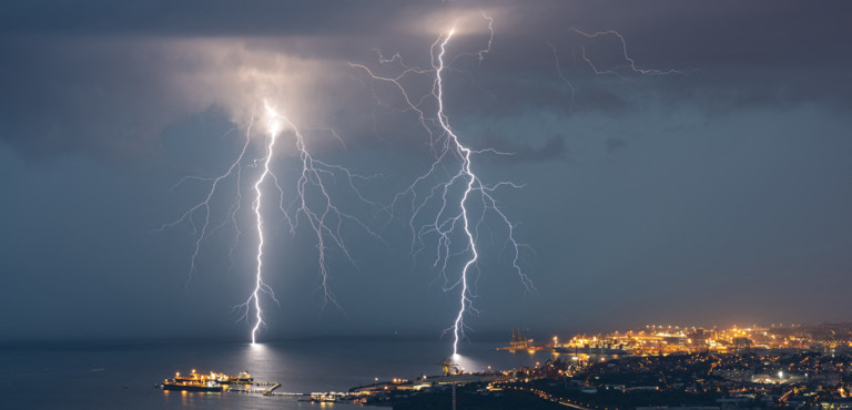 Come uccidono i fulmini e come mettersi al riparo