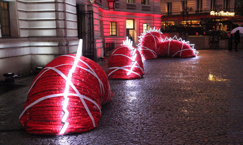 La piaga dei detersivi negli Oceani, la nuova installazione di Finucci