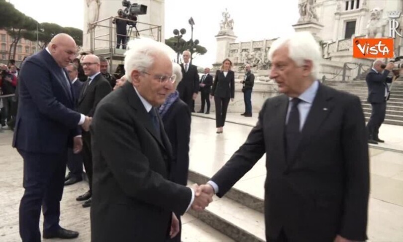 25 Aprile, Mattarella depone una corona d'alloro all'Altare della ...