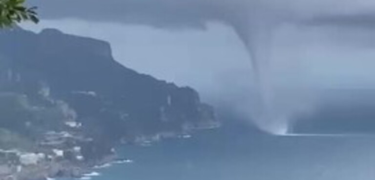 Spettacolare tromba d'aria in costiera amalfitana