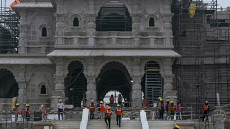 I lavori del tempio indù Ayodhya